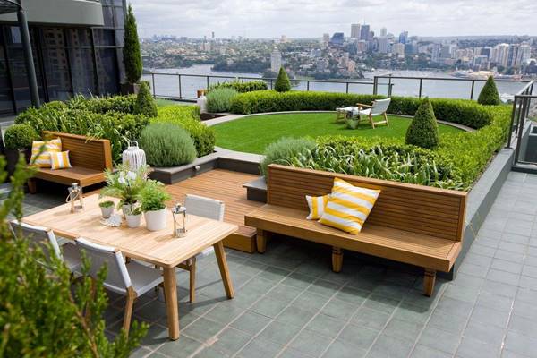 Dekorasi Taman Dengan Rumput Sintetis Agar Rumah Jadi Cantik